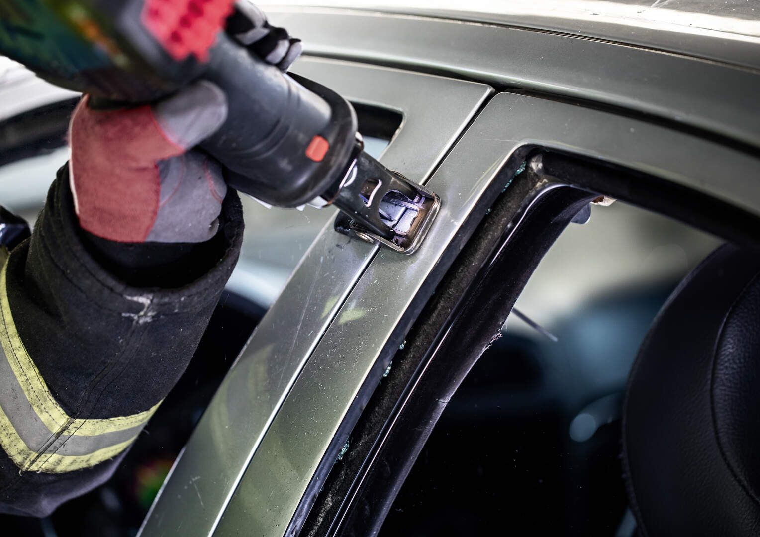 Bosch EXPERT „Vehicle Rescue“ S 1157 CHM list univerzalne testere ...