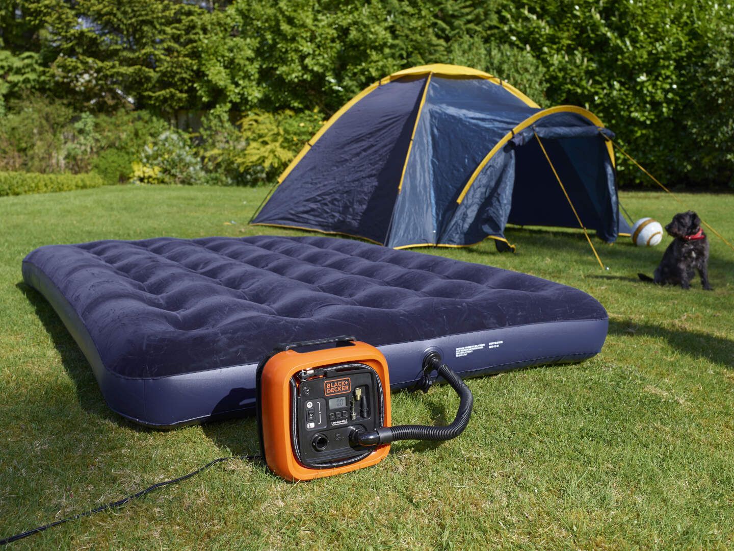 Black+Decker akumulatorska pneumatska pumpa/auto kompresor 12V (ASI400)