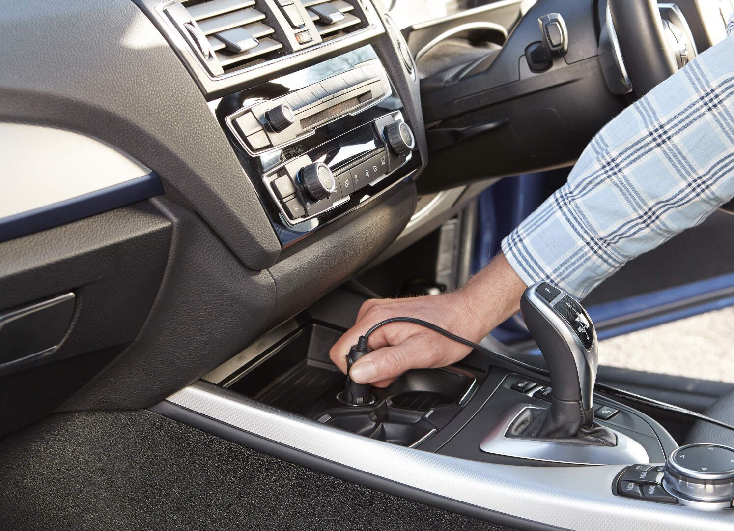 Black+Decker akumulatorska pneumatska pumpa/auto kompresor 12V (ASI400)