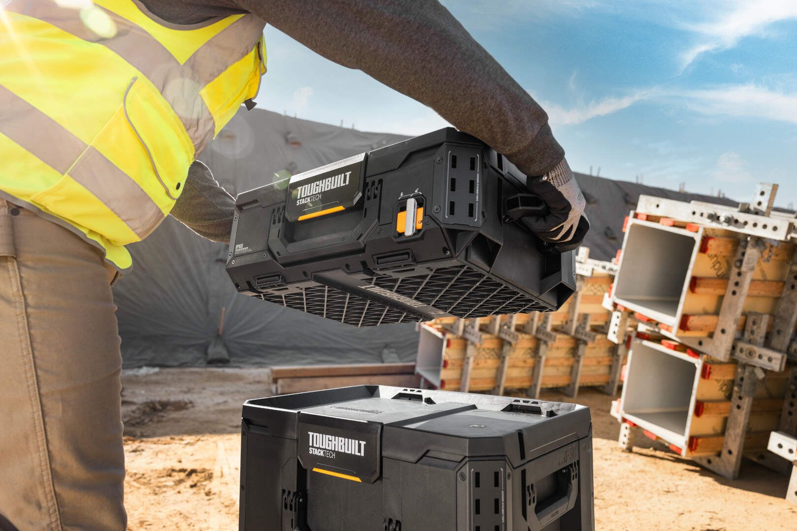 TOUGHBUILT StackTech™ velika kutija za alat 53x41x30cm TB-B1-B-50